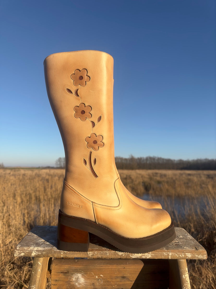 Platform Flower Boots Camel – Dandelie