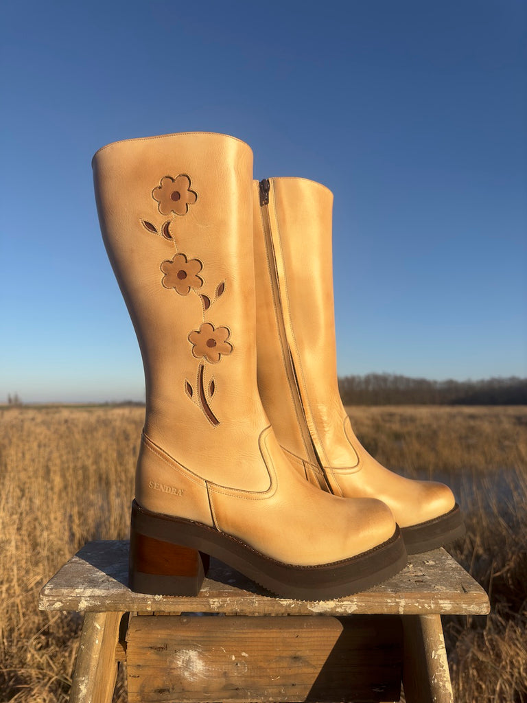 Platform Flower Boots Camel – Dandelie
