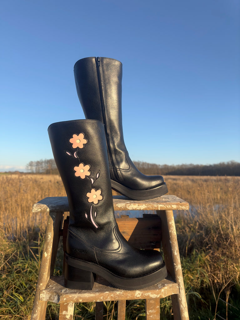 Platform Flower Boots Black Pink – Dandelie